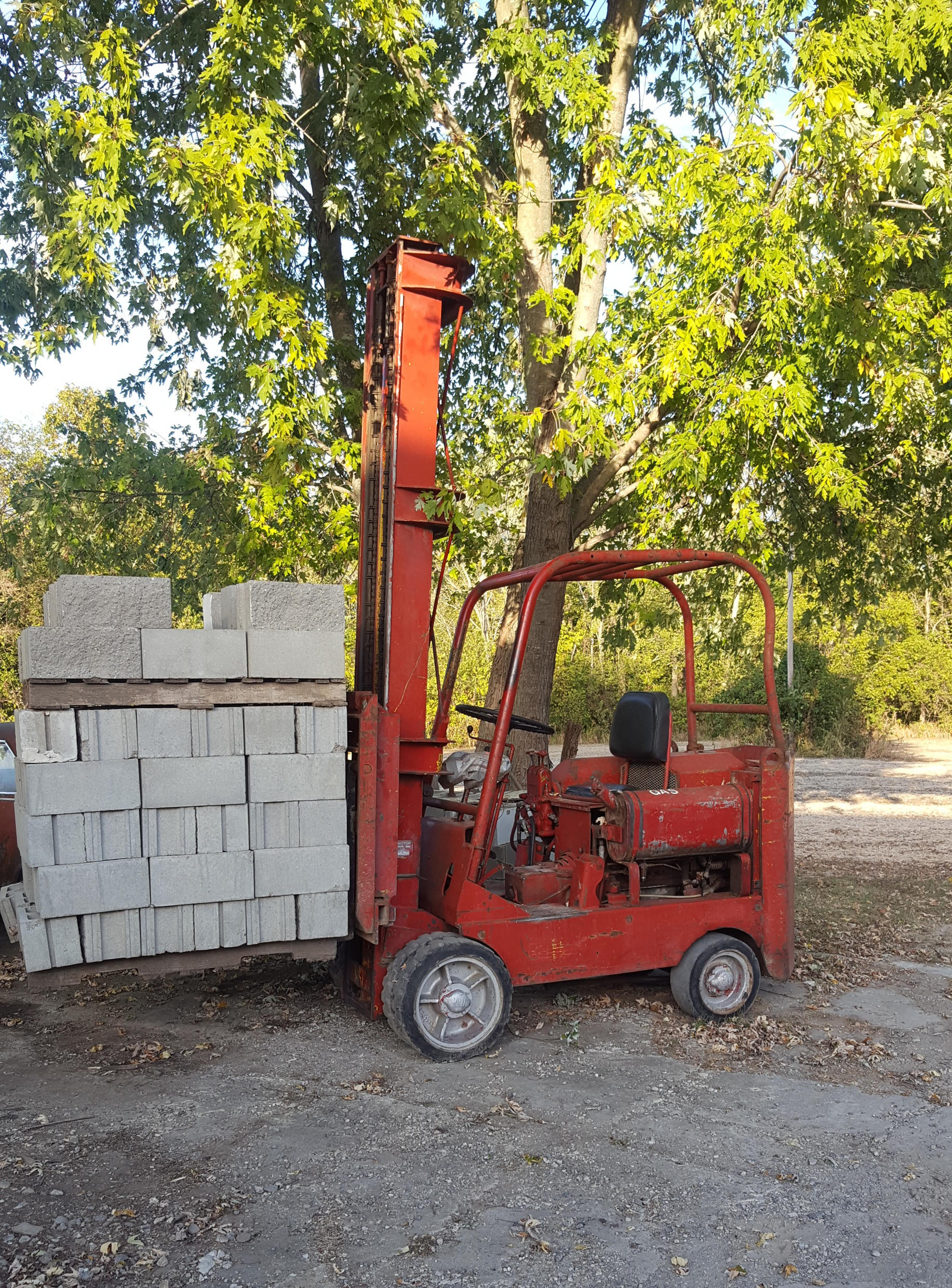 TOWMOTOR forklifts pictures and history