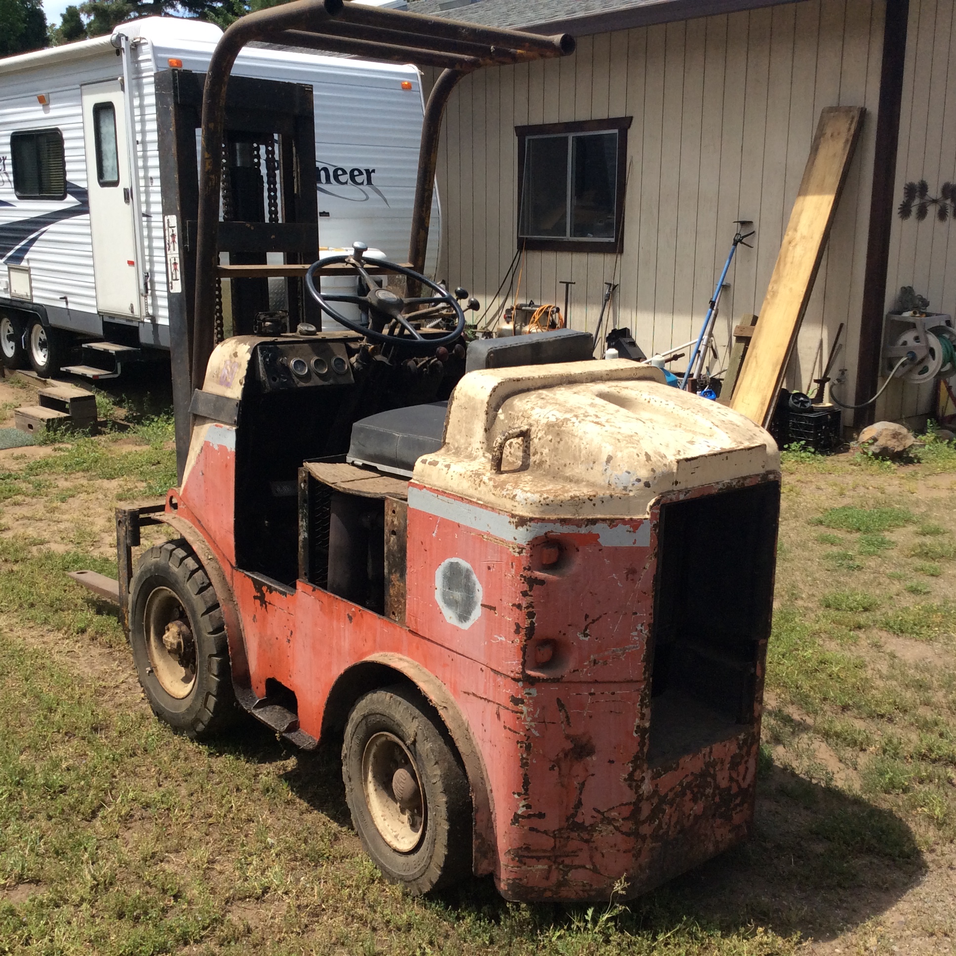 TOWMOTOR forklifts pictures and history