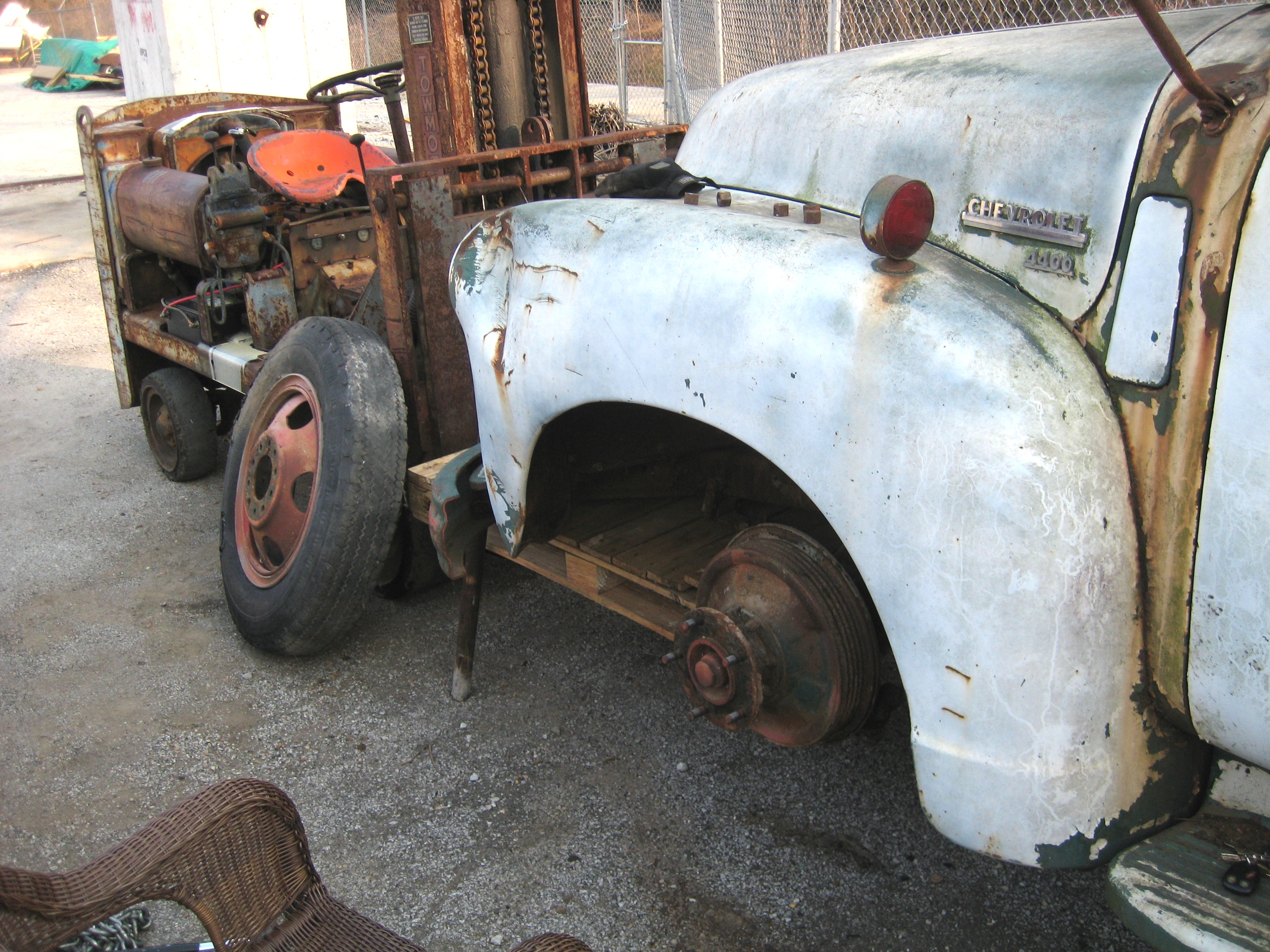 TOWMOTOR forklifts pictures and history