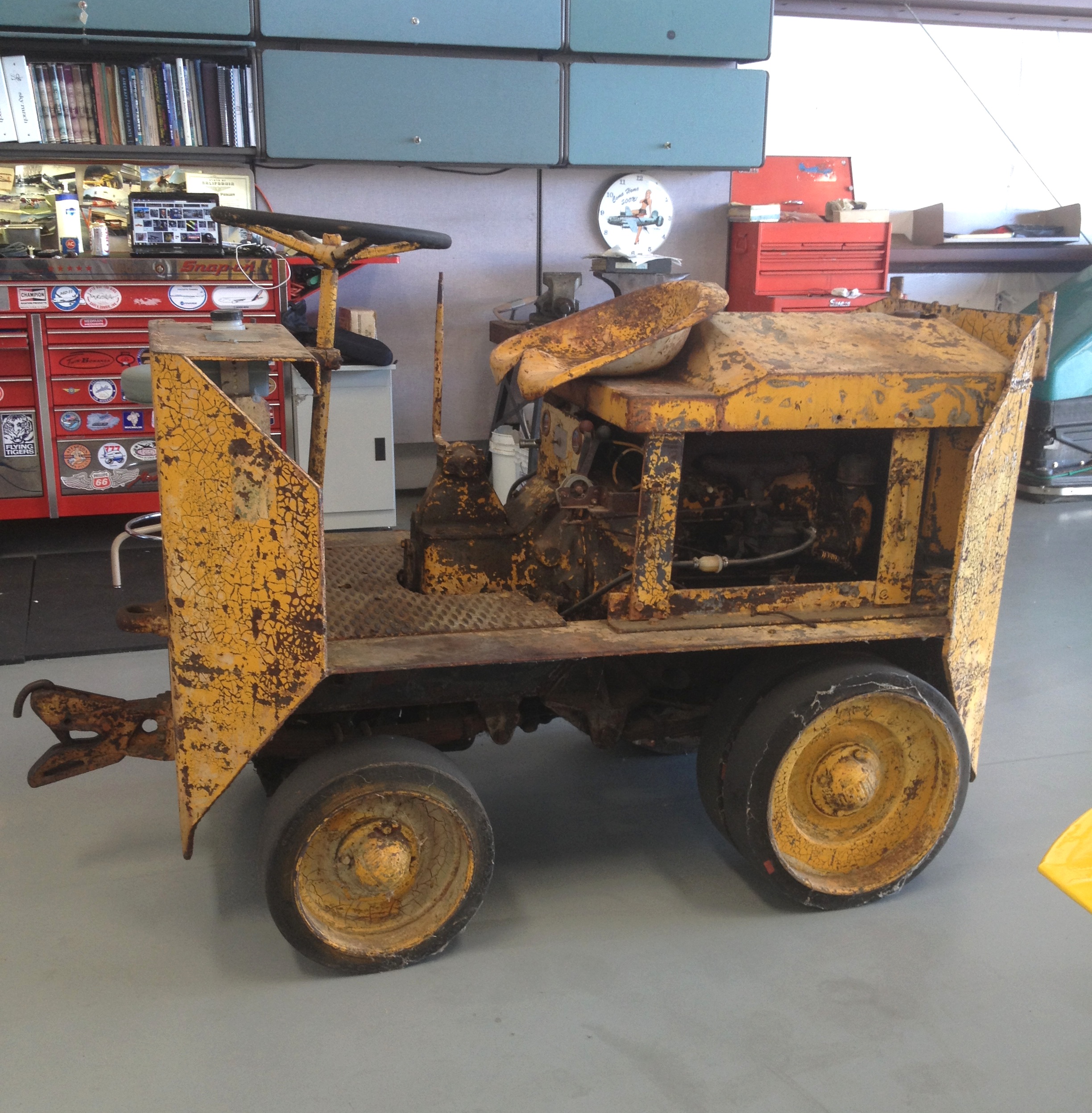 TOWMOTOR forklifts pictures and history